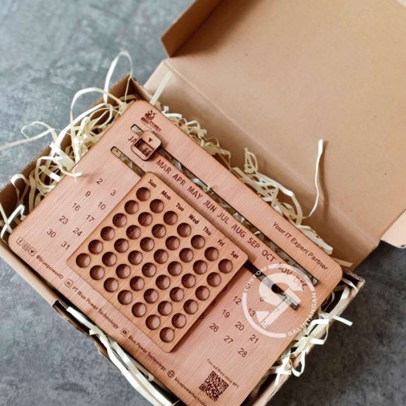 Jual Kalender Kayu Seumur Hidup Unik Hadiah Custom Tulisan Di Seller ...