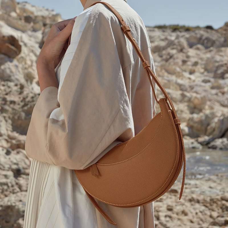 Jual Polene Numero Dix Half Moon Crossbody Bag Grained Camel Ghw di Seller voila.id - Kebayoran ...
