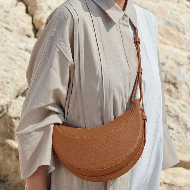 Jual Polene Numero Dix Half Moon Crossbody Bag Grained Camel Ghw di Seller voila.id - Kebayoran ...