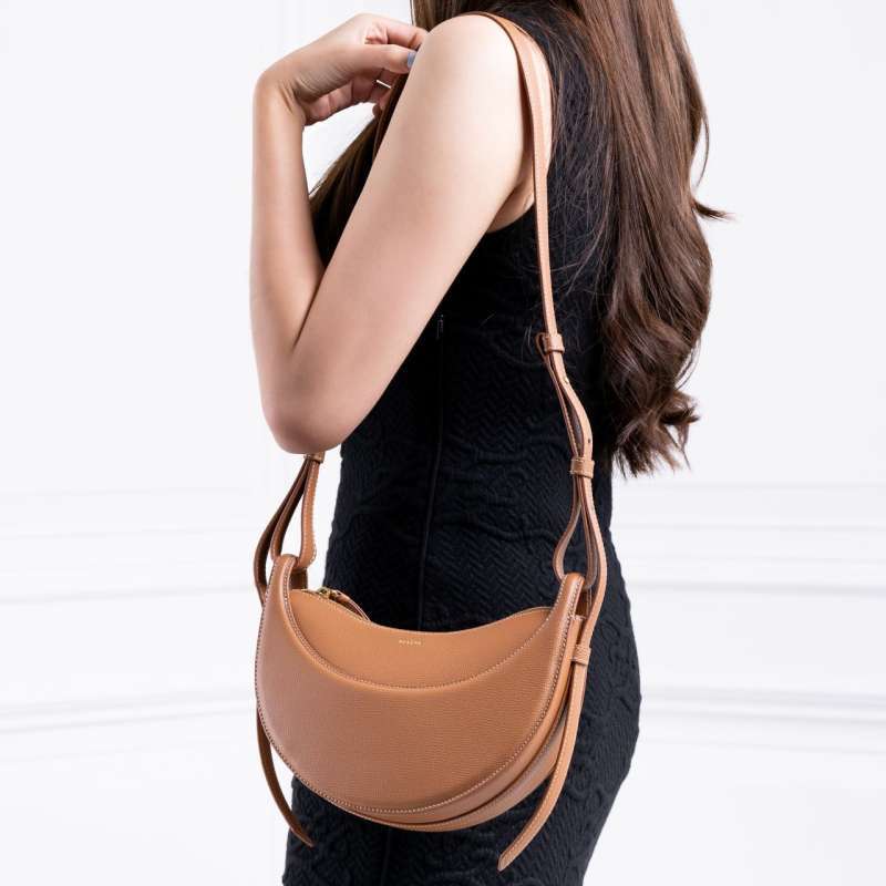 Jual Polene Numero Dix Half Moon Crossbody Bag Grained Camel Ghw di Seller voila.id - Kebayoran ...