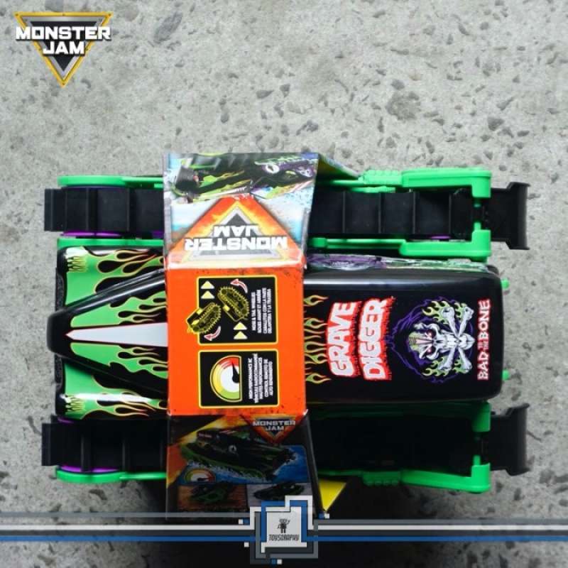 Jual Monster Jam Rc Grave Digger Trax Tank All Terrain Remote 1/15 ...
