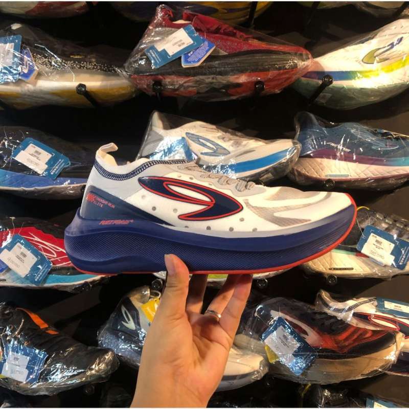 Jual Sepatu Running 910 Nineten Takashi Run Elite Original - Putih ...