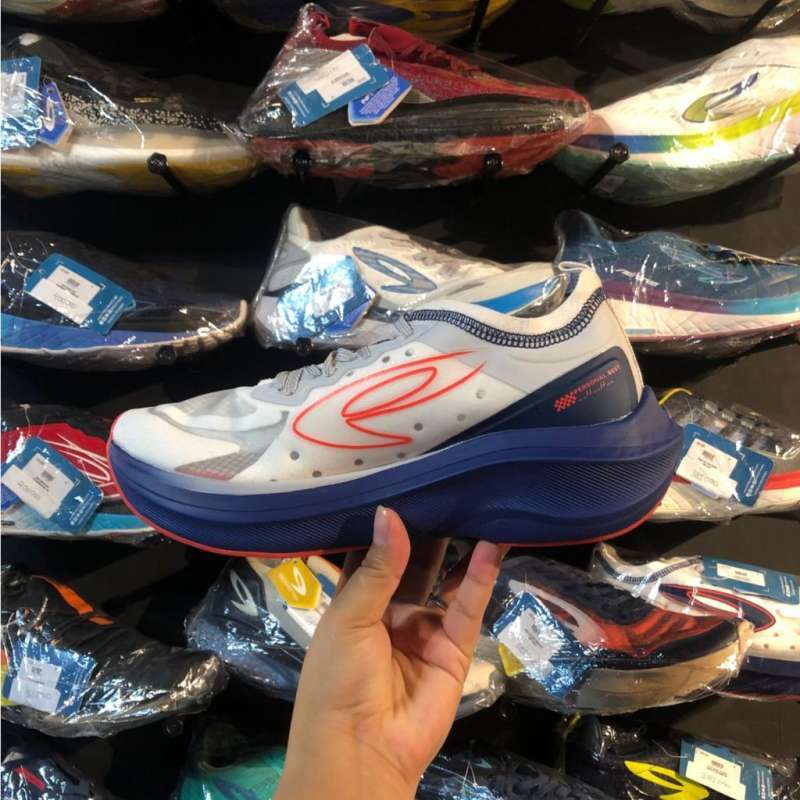 Jual Sepatu Running 910 Nineten Takashi Run Elite Original - Putih ...