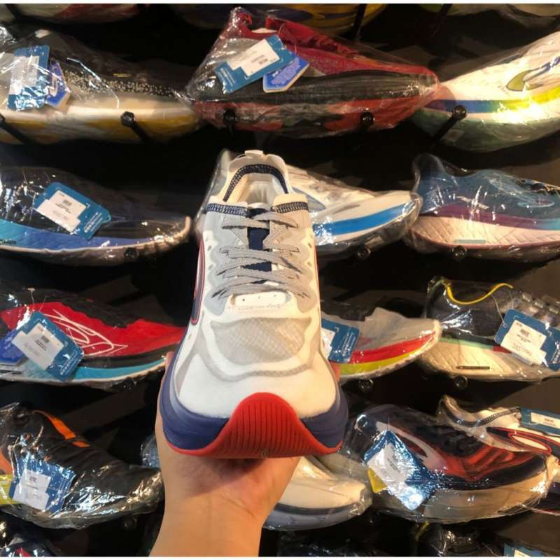 Jual Sepatu Running 910 Nineten Takashi Run Elite Original - Putih ...