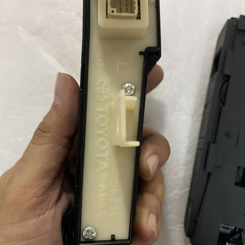 Promo Tombol Parkir Brake Hold Mode Toyota Innova Zenix Diskon 23% Di ...