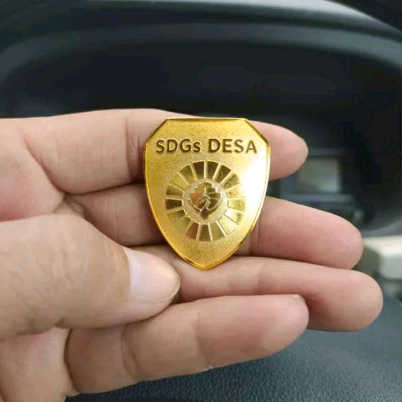 Jual PIN BROSS LOGAM SDGS TEMPEL MAGNET SESUAI KEPMENDESA THN 2022 3.6cm x 3cm di Seller AjoToys ...