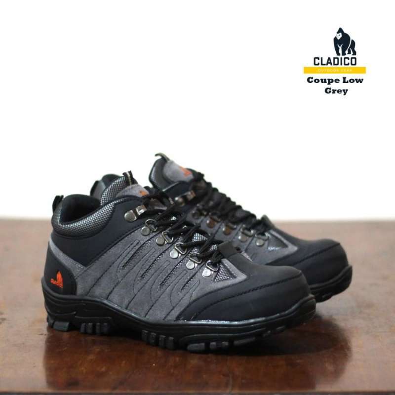 Jual Sepatu Safety Boots Pria Kerja Lapangan Industri Pabrik Ujung Besi ...