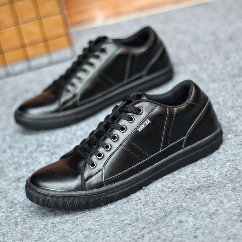 Promo Wolf Sepatu Kasual Pria Sneaker Hitam Simple Murah Original ...