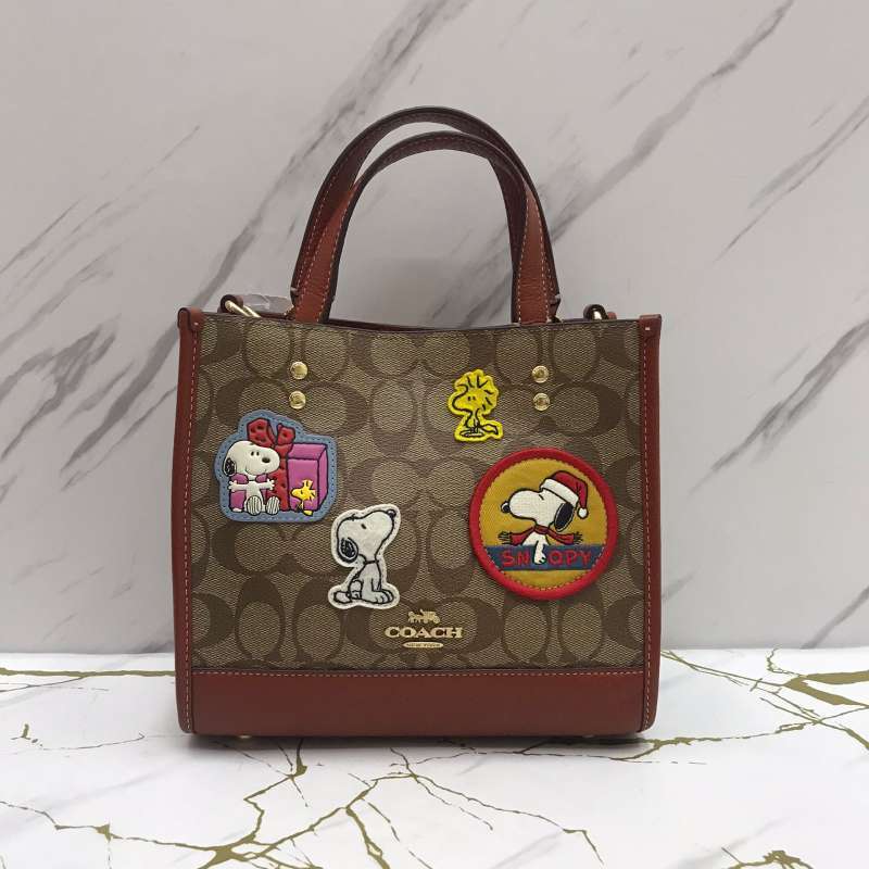 Jual Coach Dempsey X Peanuts Tote 22 In Signature Snoopy Patches Di Seller Claudela - Pluit ...