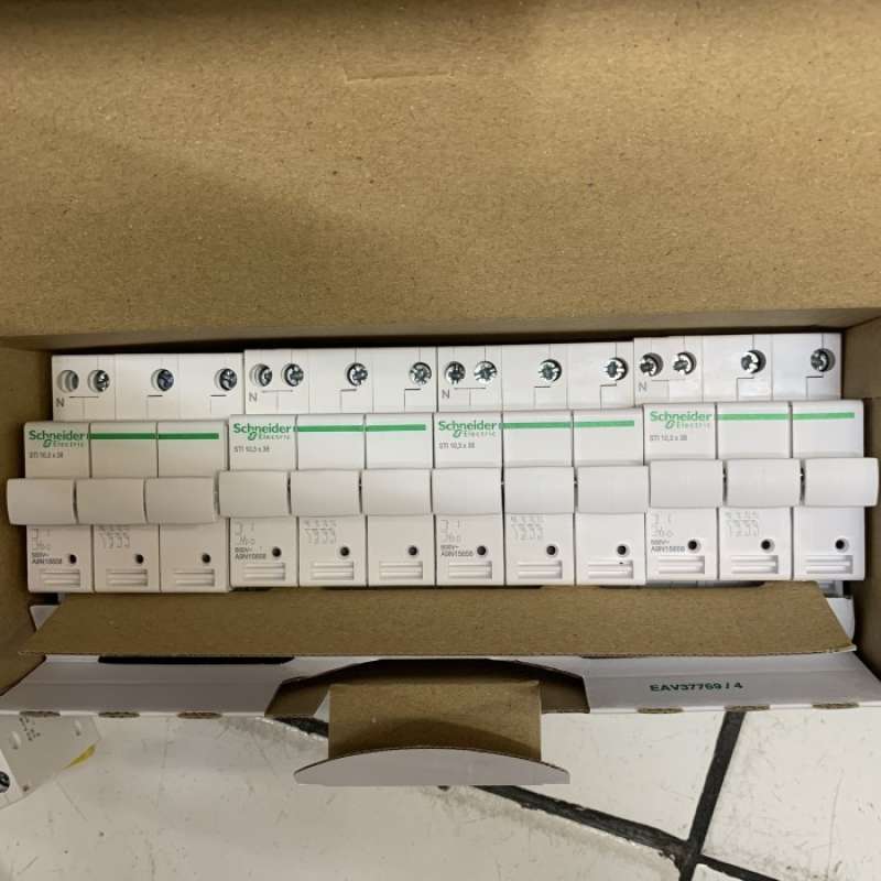 Promo Schneider Sti / Fuse Carrier 3p + N 10.3 X 38 15658 Diskon 23% Di Seller Hubner Store ...