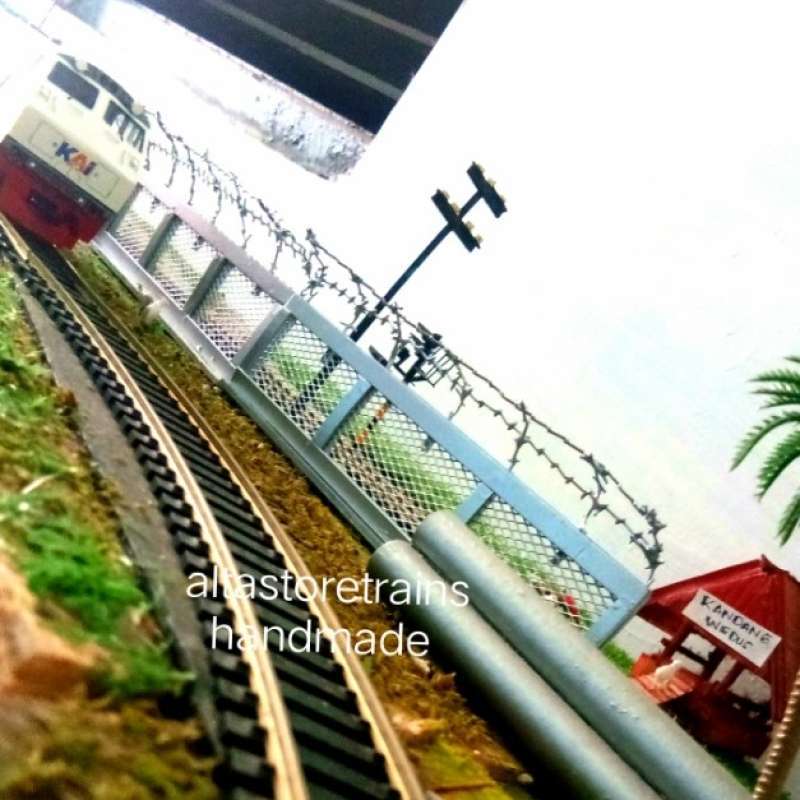 Promo MINIATUR KERETA API PAGAR KAWAT - LUTOFIA Diskon 50% di Seller ...