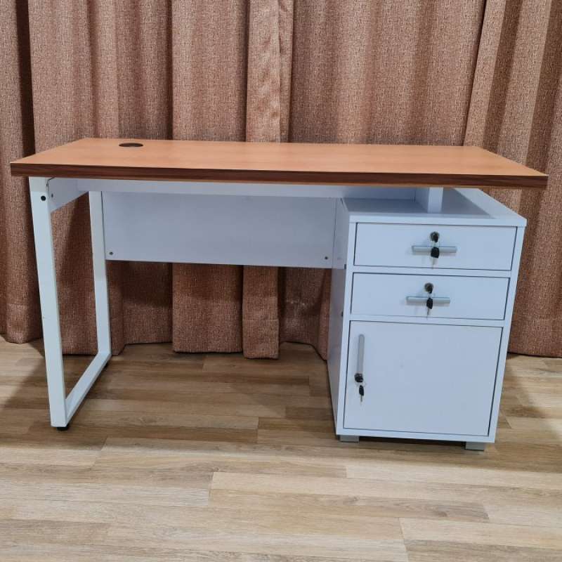 Promo Meja Kaki Besi Putih Laku Laris Dicari Meja Tulis Kantor 566 Terbaru Diskon 13% Di Seller ...