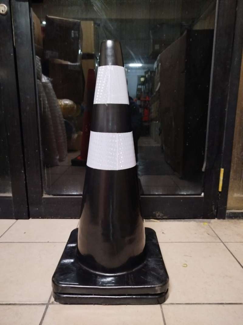 Jual Cone Hitam 70cm Kerucut Hitam Rubber,pembatas Jalan,lalin Traffic ...