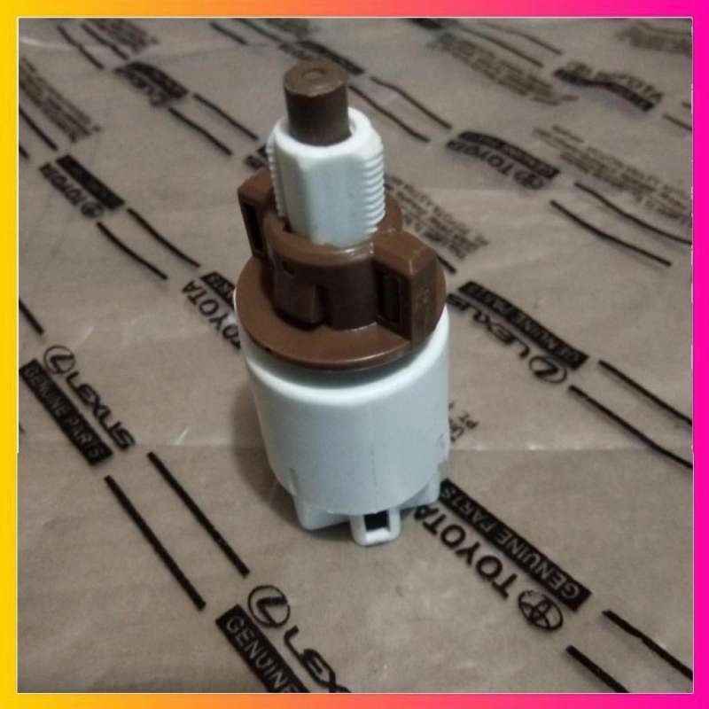 Jual Stop Switch Rem Yaris Vios Altis Camry Hybrid Innova 2005-2010 Di ...