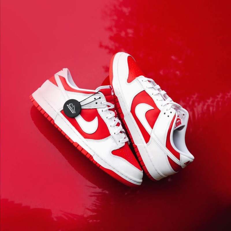 Jual Nike Dunk Low Championship Red (100% Authentic) - 40.5 Di Seller ...