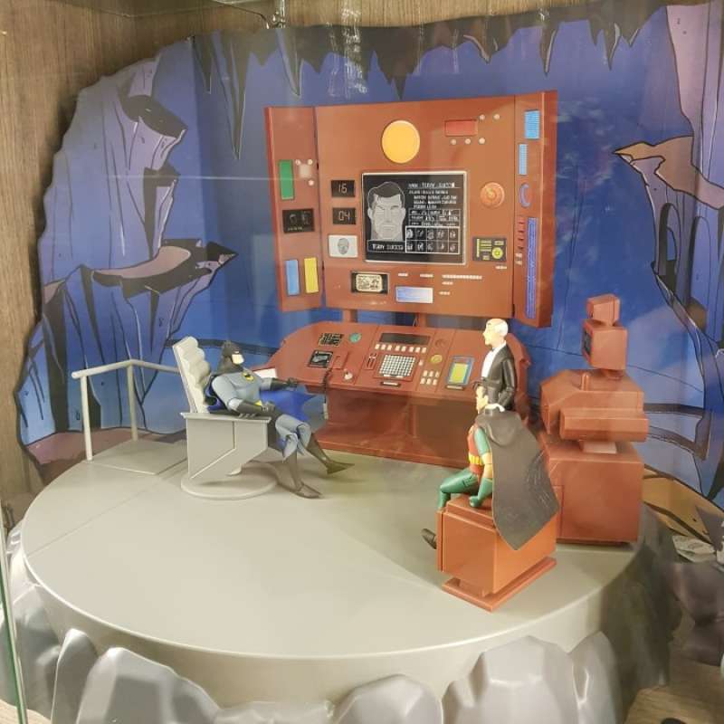 Promo DC Collectibles - Batman Animated Series-Batcave with Alfred ...