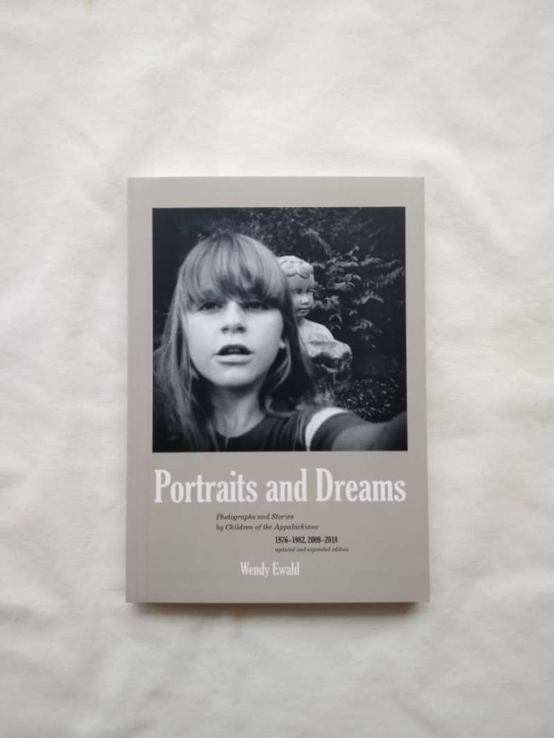 Promo Wendy Ewald - Potrait and Dream, Buku Foto Photobook Diskon 29% di Seller Gempita ...