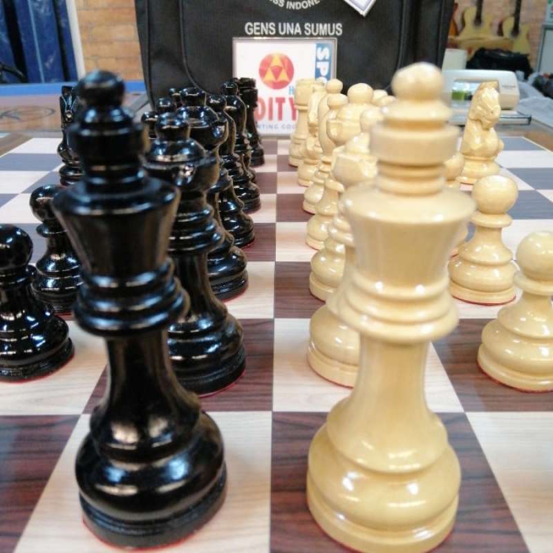 Promo Papan Catur Set Kayu Raja Bulat Standar Percasi Halus Rapi Bonus ...