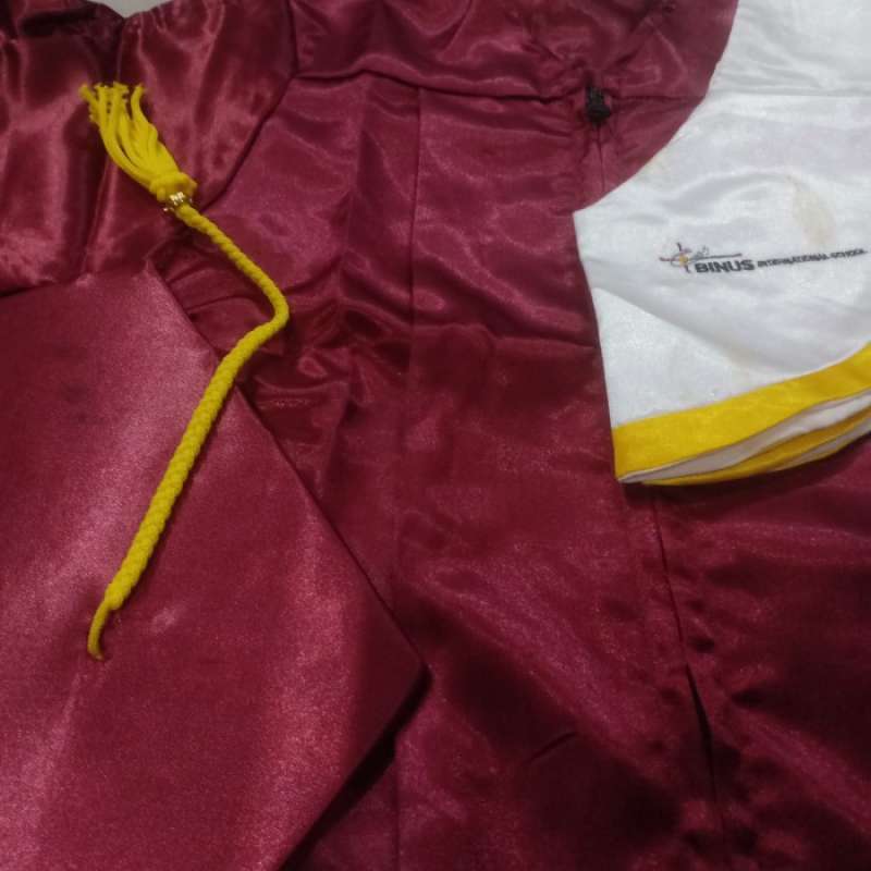 Jual Graduation Gown Ecy Binus Serpong Sz M Baju Wisuda Toga C. 2014 Di ...