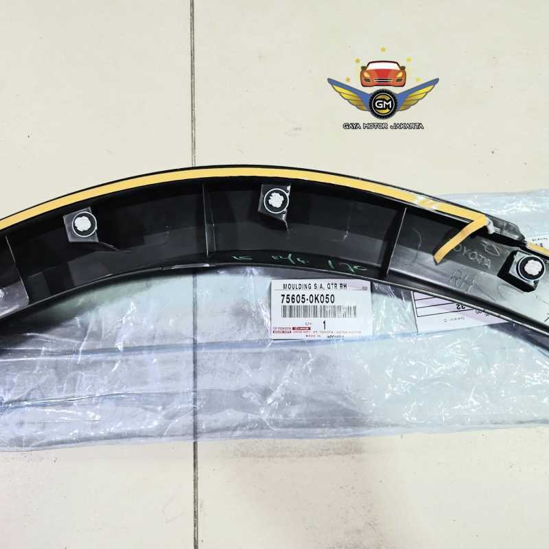 Jual Moulding Extension Bumper Belakang Kanan Toyota Fortuner 75605 ...