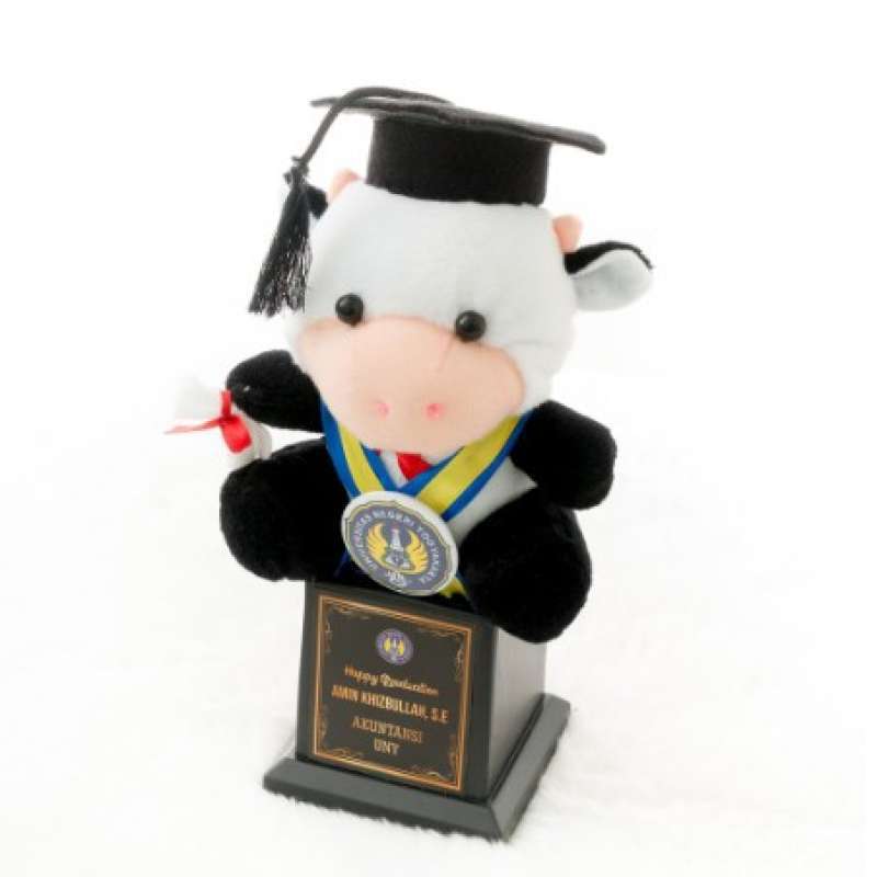 Promo New Piala Boneka Wisuda Sapi Cow Bisa Request Nama Dan Logo Kado ...