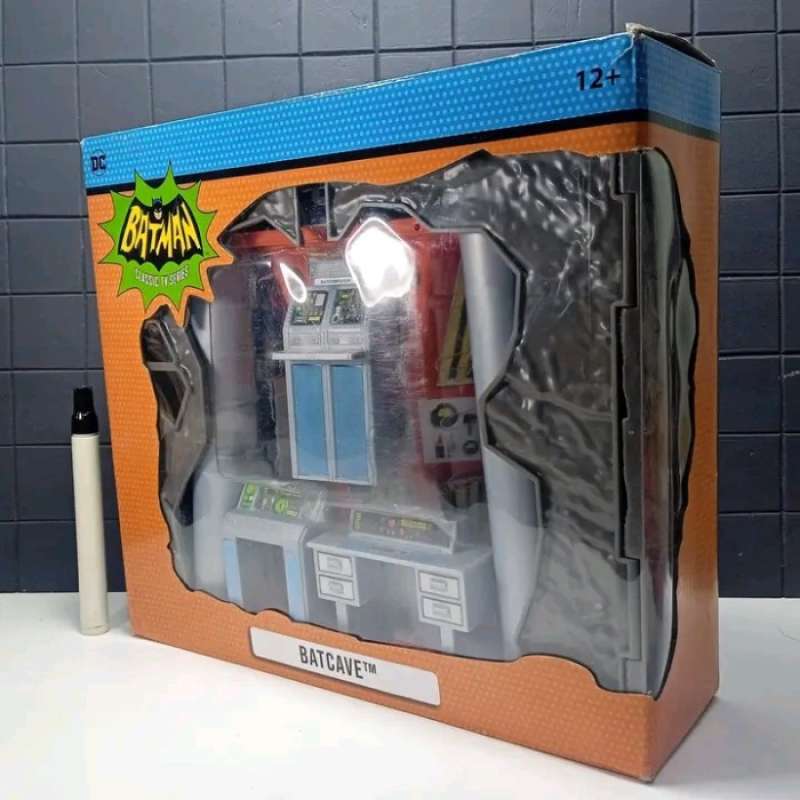 Promo Mainan Set Diorama Batcave Batman Tv Series By Mcfarlane Skala ...