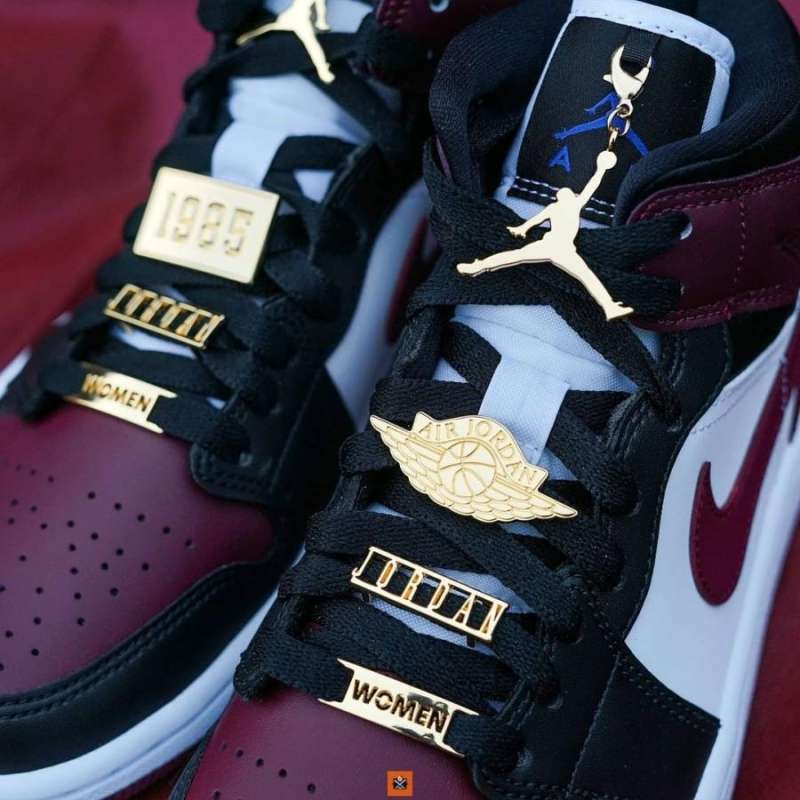 Jual Sepatu Nike Air Jordan 1 Mid Se Gold Pendant W Di Seller ...