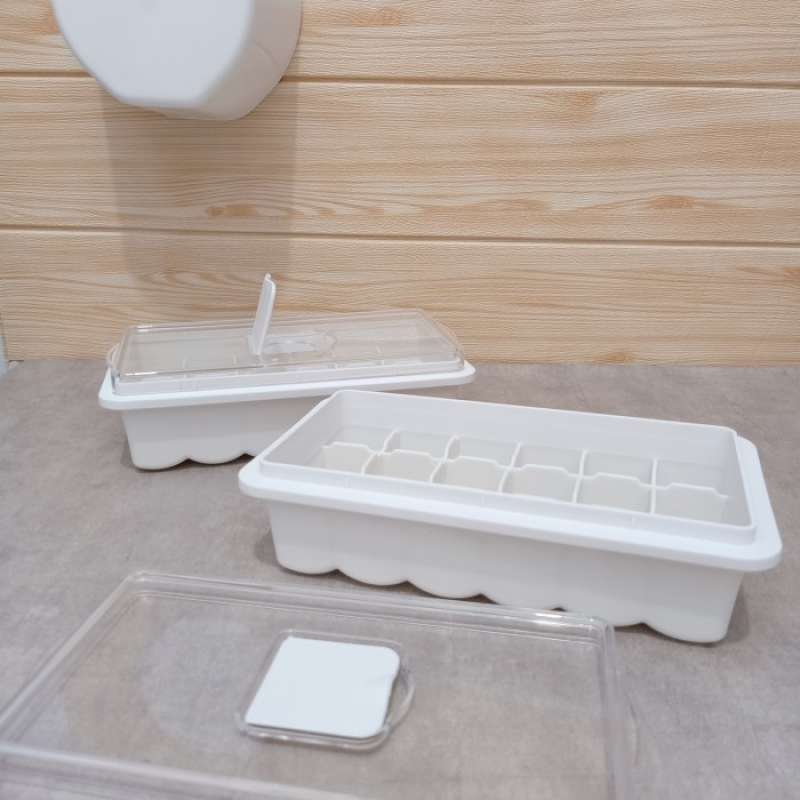 Promo Wadah Kotak Es Batu /makanan Beku / Casing Silikon Penyimpanan ...