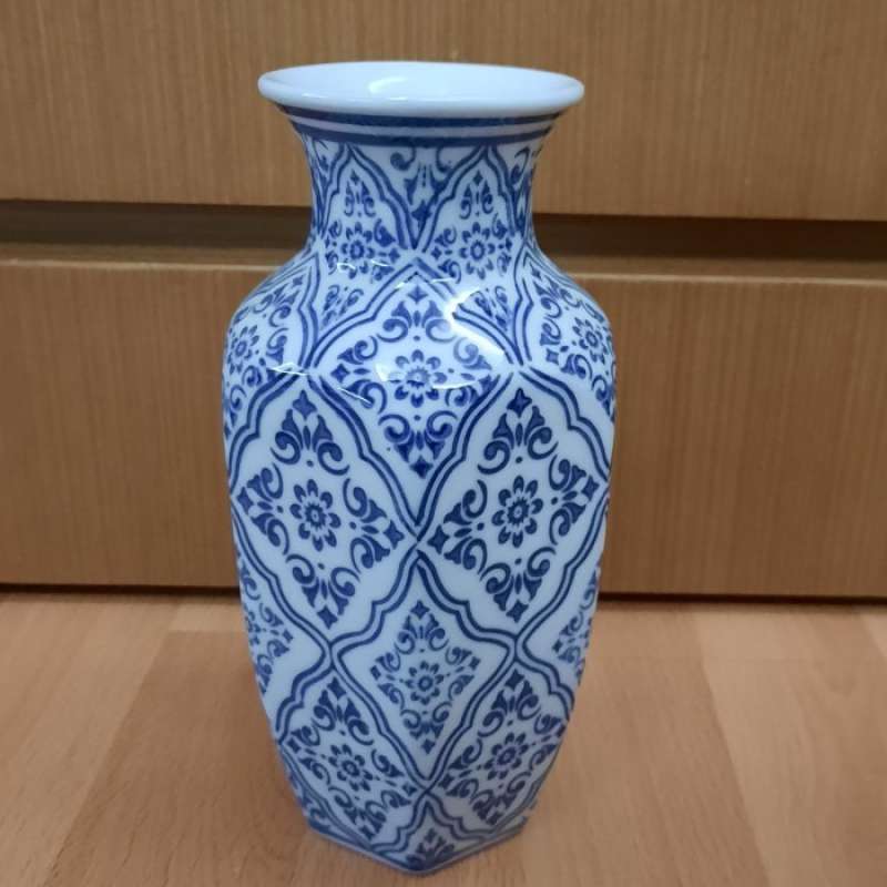 Promo Vas Bunga Keramik Segi Enam Ukuran Tinggi 20cm Diskon 23% Di ...