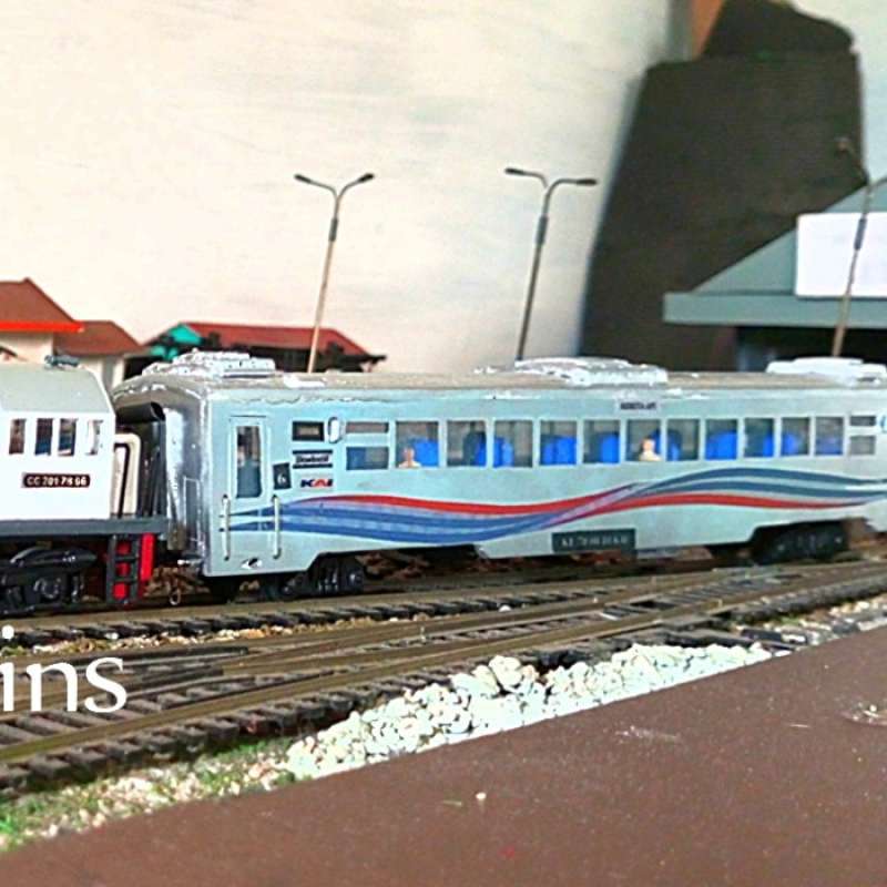 Jual Miniatur Kereta Api Set Lokomotif Dan Gerbong Eksekutif Di Seller ...