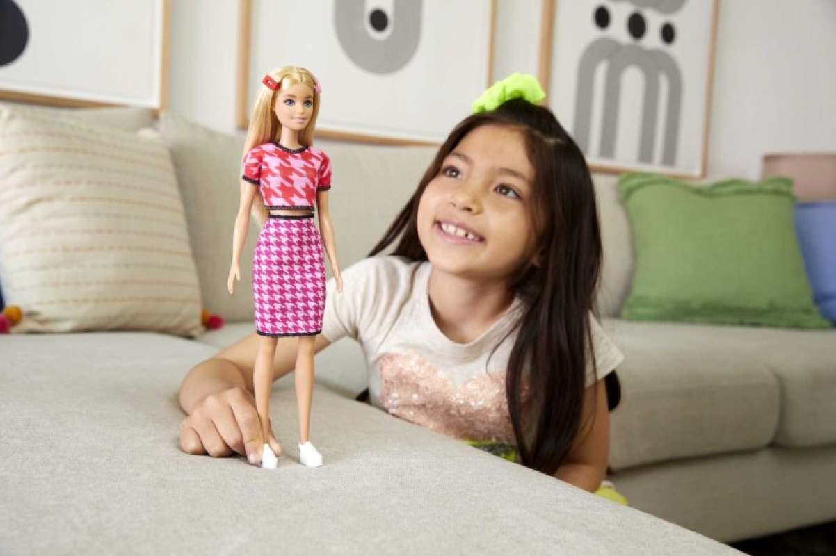 Jual Barbie FBR37 Fashionistas Doll / Mainan Boneka Anak di Seller ...