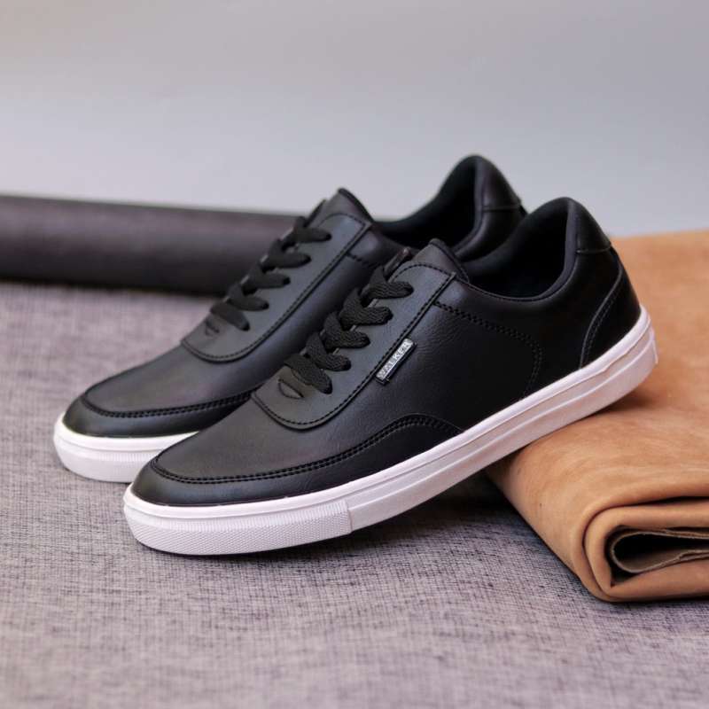 Promo Wolf Sepatu Kasual Pria Sneaker Hitam Simple Murah Original ...