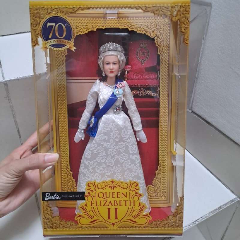 Promo Figure Queen Elizabeth Barbie signature Original Mattel Diskon 23 ...