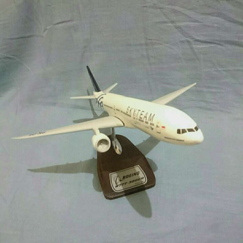 Promo Boeing 777-300 ER skyteam Garuda Indonesia scale 1:200 - Varian ...