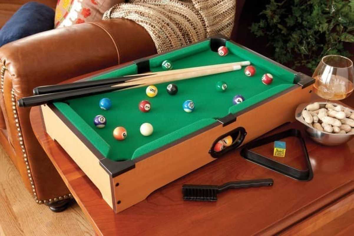 Jual Mainan Meja Billiard Mini Kayu Desktop Mini Billiard Pool Table ...