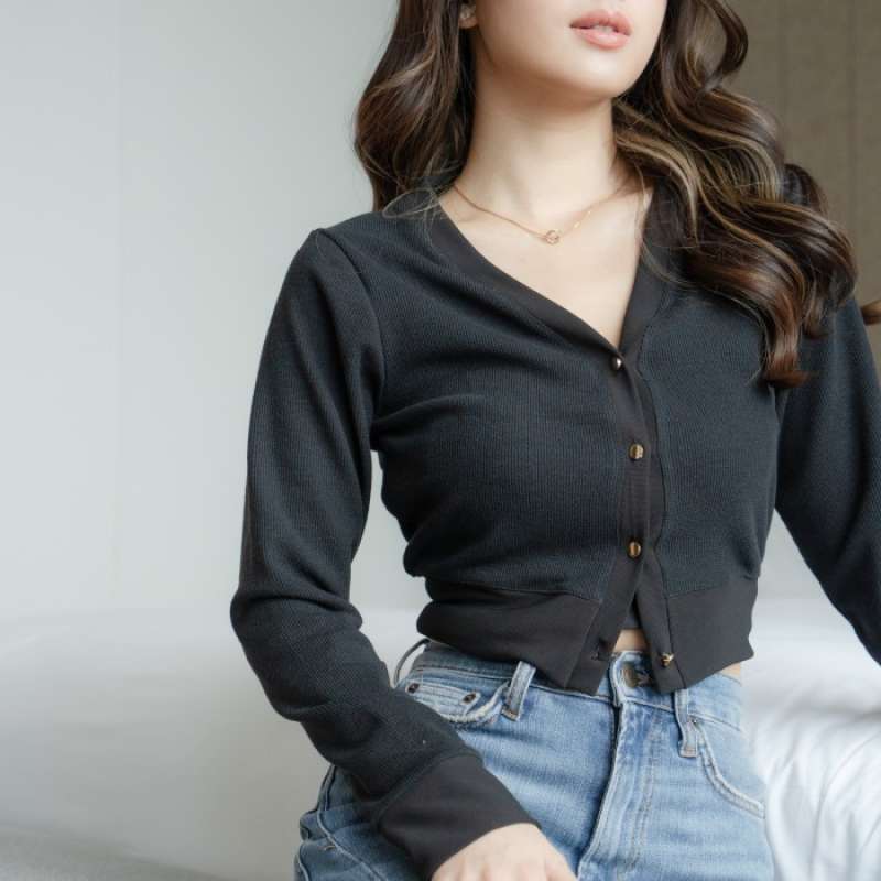 Jual Libra Cropped Cardigan -- Ocha Wear X Valerie Pola | Premium Knit ...