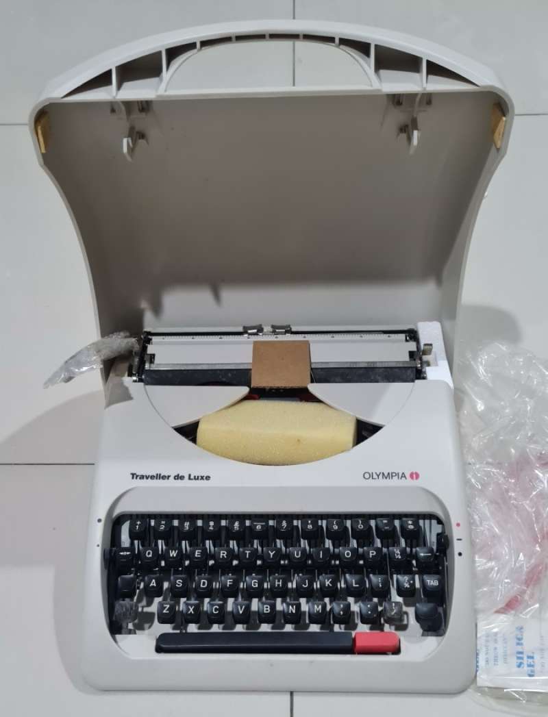 Jual Mesin Tik Jadul Manual Olympia Traveller De Luxe Di Seller Circlet ...