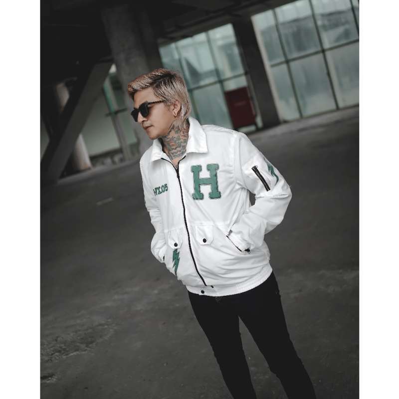 Jual Jaket Bomber Pilot Untuk Pria Warna Hitam Dan Putih Anti Air Bgsr ...