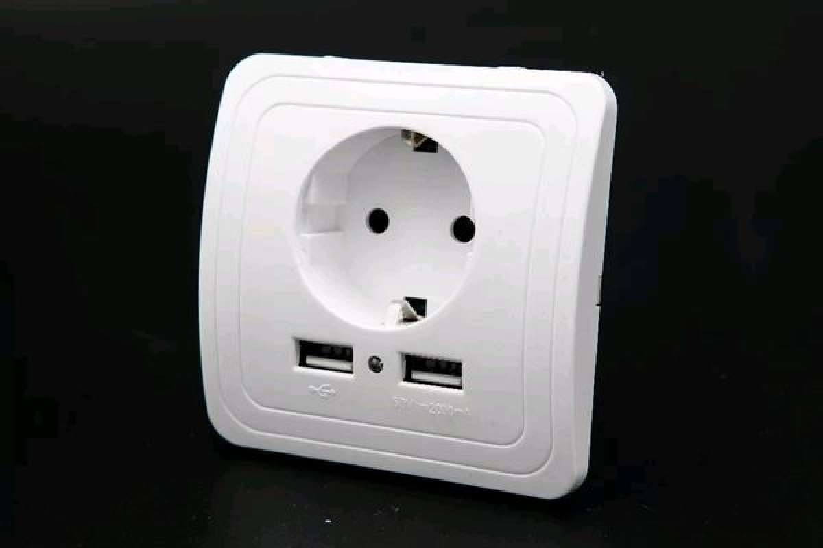 Promo STOP KONTAK COLOKAN DINDING STEKER OUTLET PLUG SOCKET PLUS USB ...