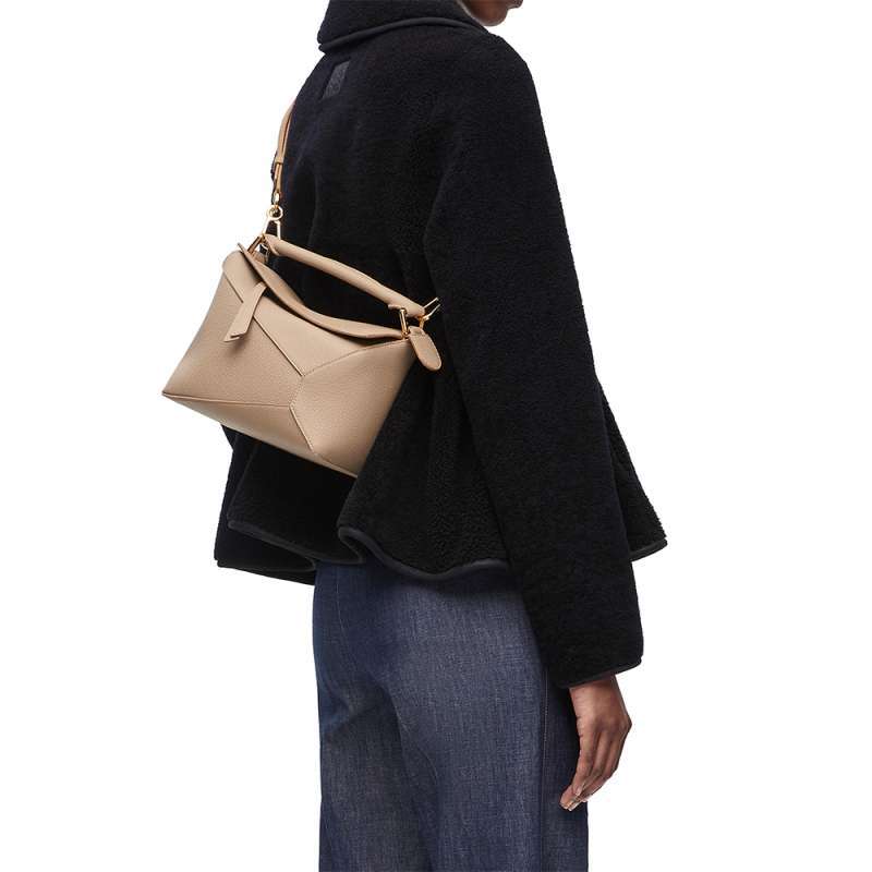 Promo Loewe Small Puzzle Edge Bag Soft Grained Calfskin Sand Diskon 34% ...