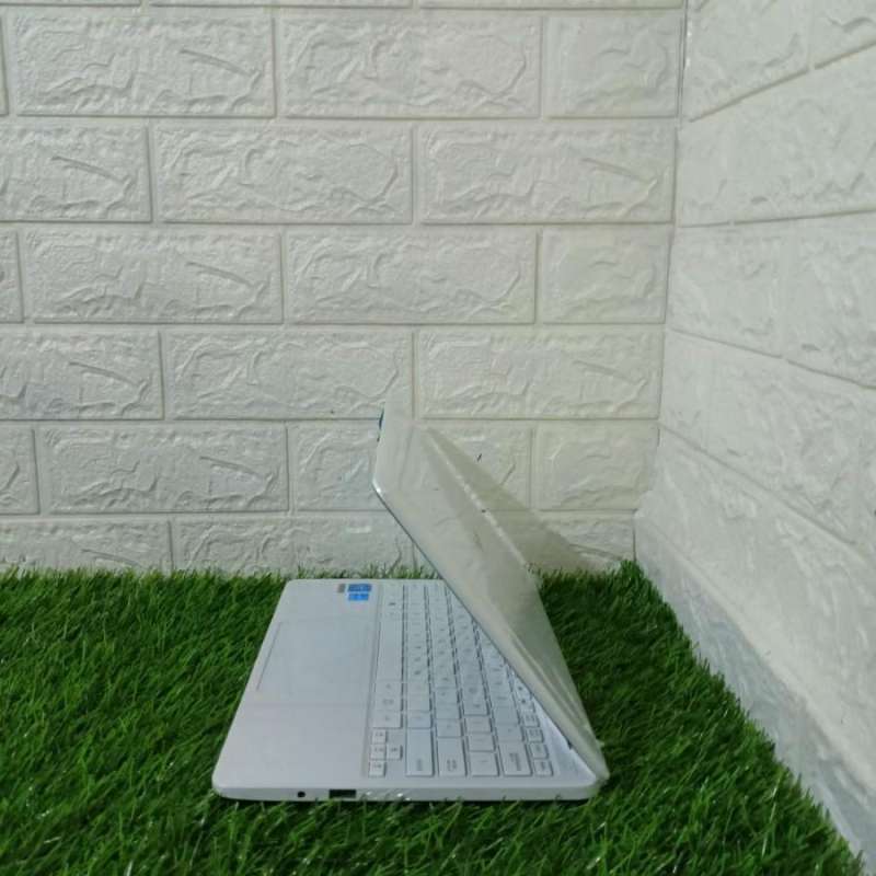 Jual Asus E203m Intel N4000 Ram 2 Gb Ssd 128 Gb 11.6 Inch Di Seller ...