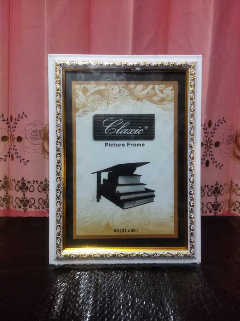 Jual Bingkai Foto A4 (21x30cm) Ukir Putih Gold Di Seller Maysa Fotocopy ...