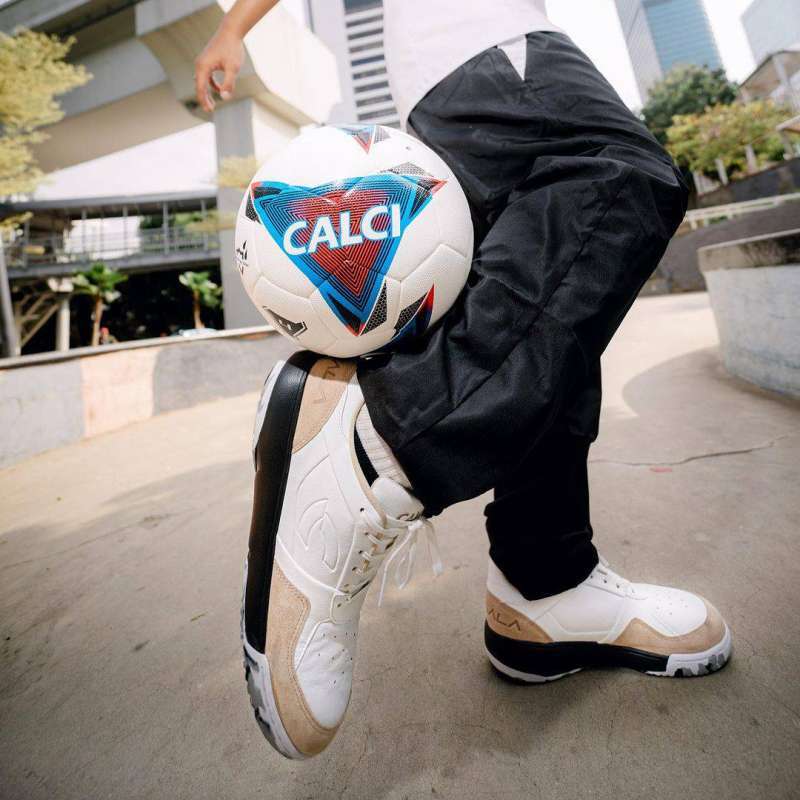 Jual Calci Bomsala X Dazzler White Cream/ Black Tan Sepatu Futsal Calci ...