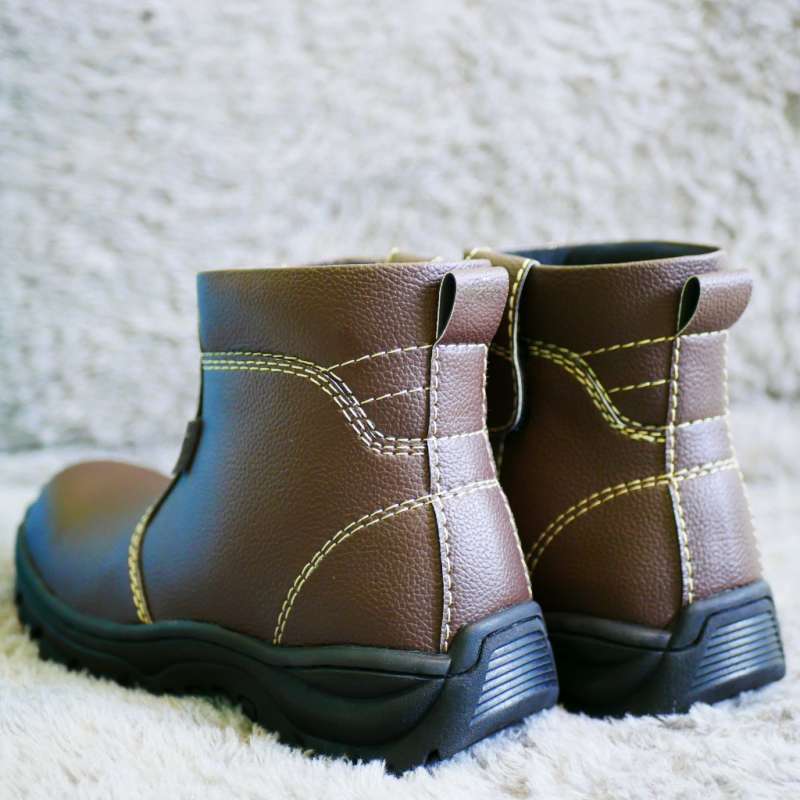 Promo CREWGER Edmundo Sepatu Safety Tambang Semi Boot Resleting coklat ...