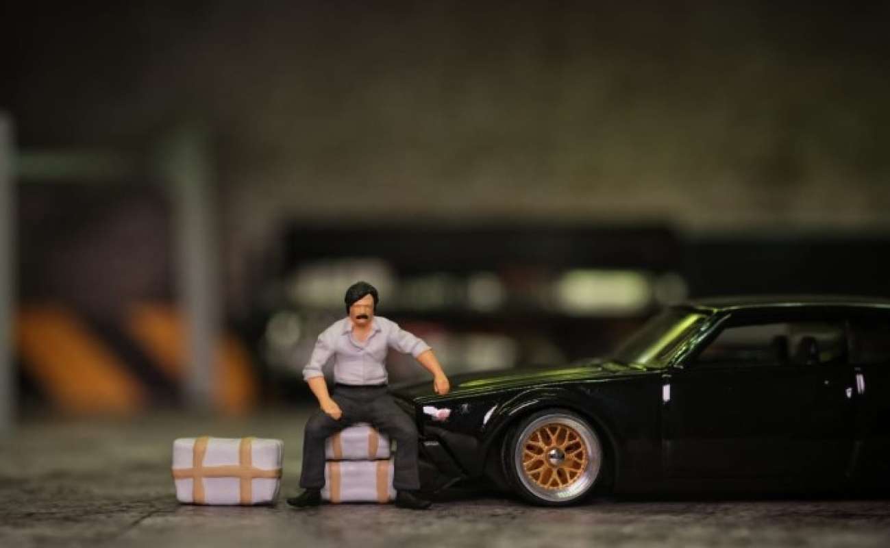 Promo Figure pablo escobar skala 1/64 hotwheels tarmac inno KS05 Diskon ...