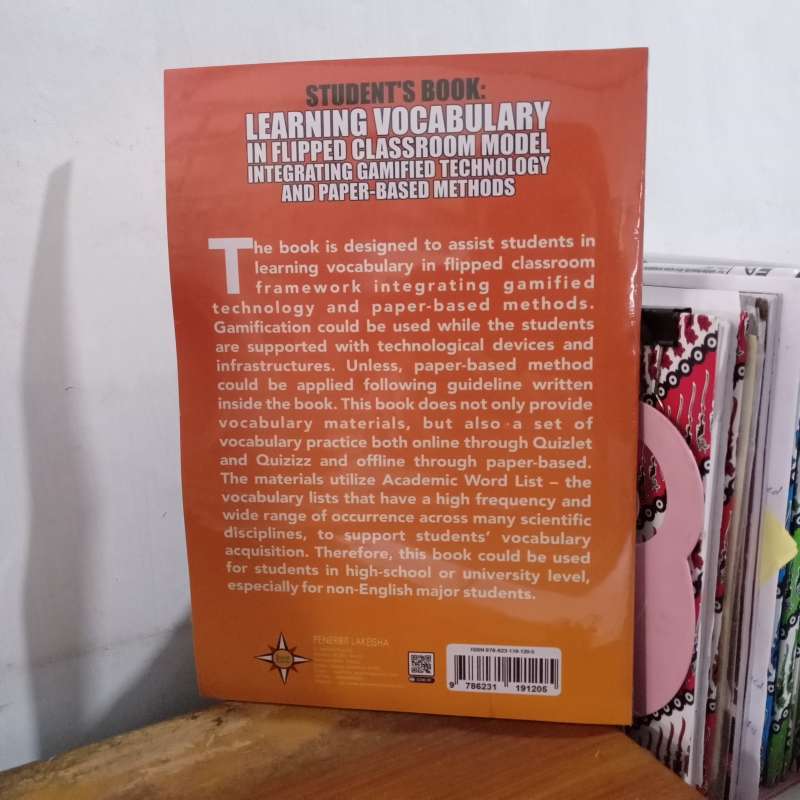 Jual 1560. Student's Book: Learning Vocabulary In Flipped Classroom ...