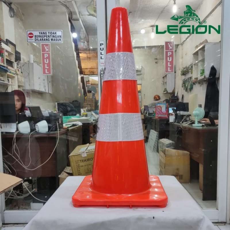 Jual Traffic Cone 70cm Traffic Cone Rubber Hole Kerucut Lalu Lintas ...