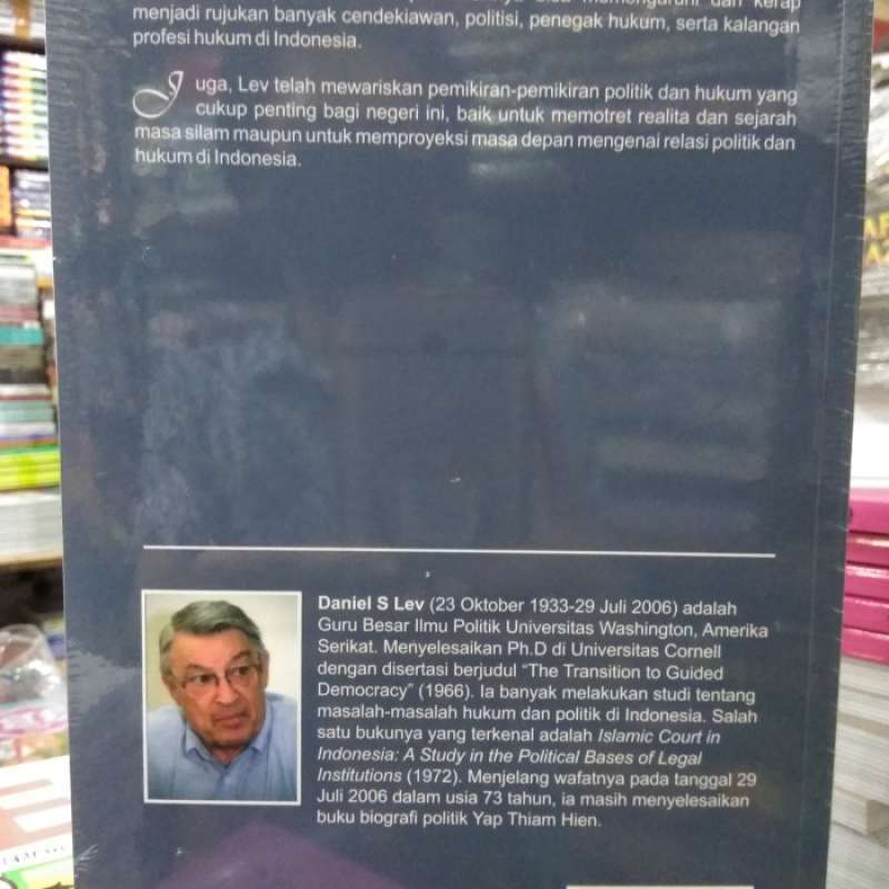 Promo Buku Hukum Dan Politik Di Indonesia Daniel S Lev / Lp3es Diskon ...