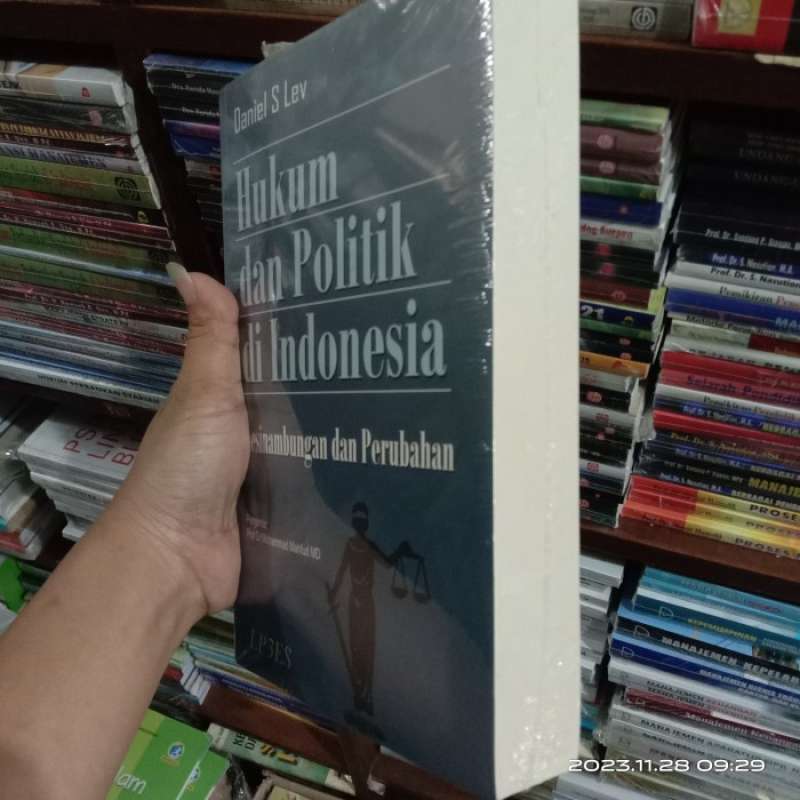 Promo Buku Hukum Dan Politik Di Indonesia Daniel S Lev / Lp3es Diskon ...