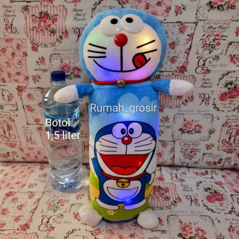 boneka doraemon guling